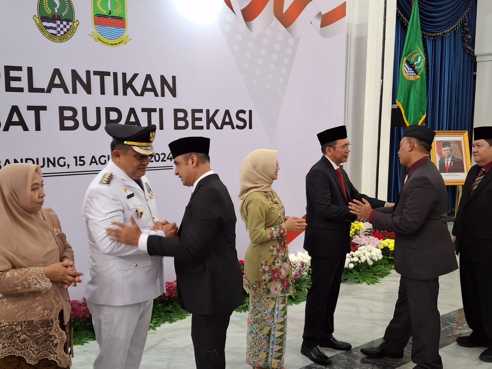 Dedy Supriyadi Resmi Jabat Pj Bupati Bekasi, Bey Machmudin Pesankan ...